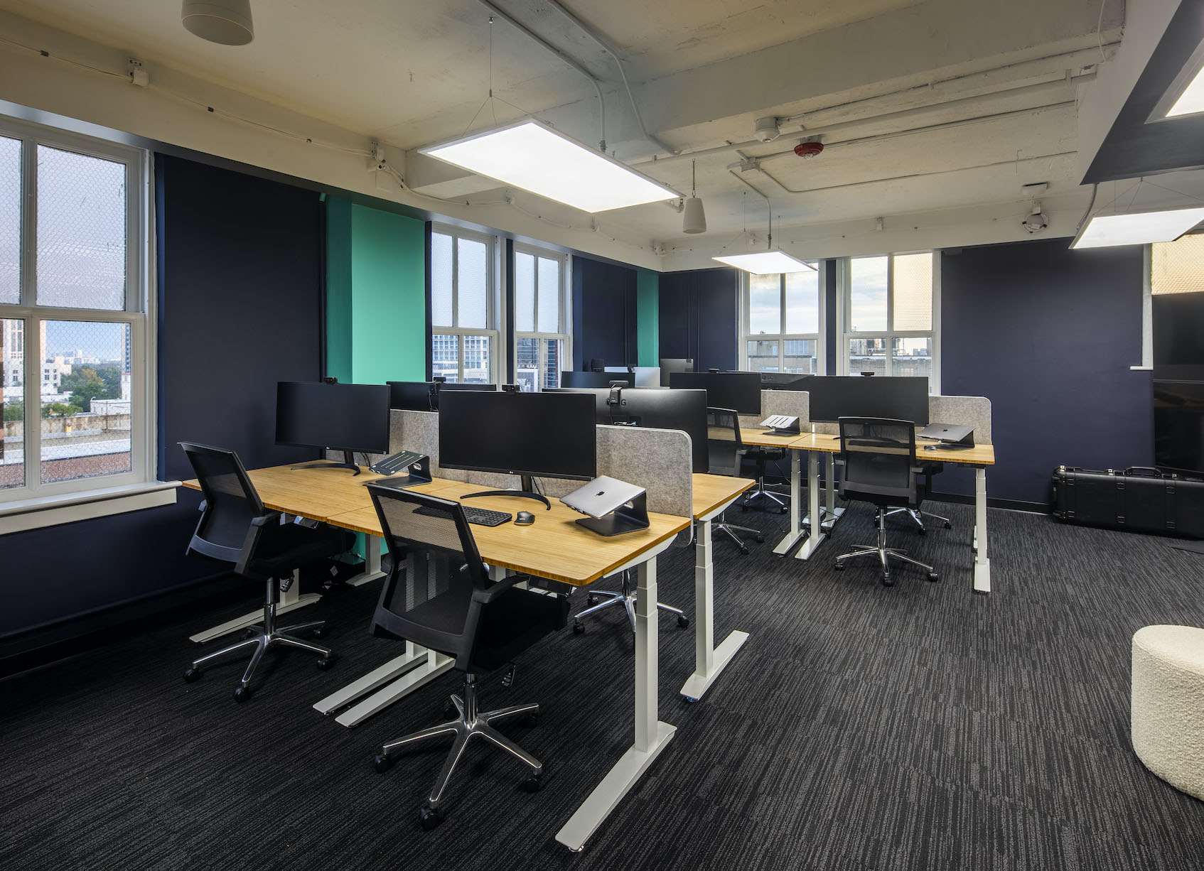 Expansive Angebilt Building - Interstruct